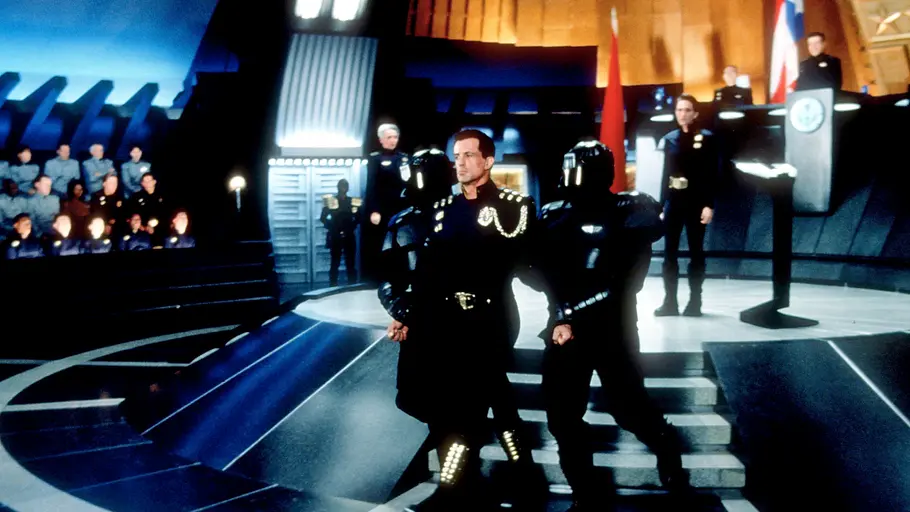 Judge Dredd am 04. Januar 2026 um 14:40 Uhr auf Warner TV Film - TV Movie