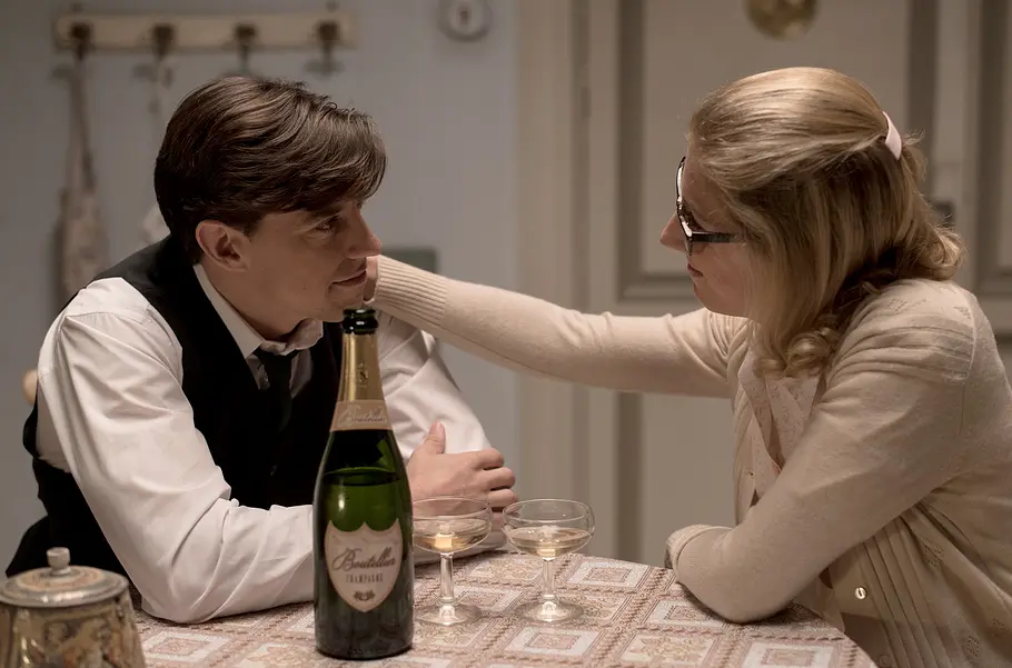 Velvet am 02. Juni 2026 um 20:15 Uhr auf ONE - TV Movie