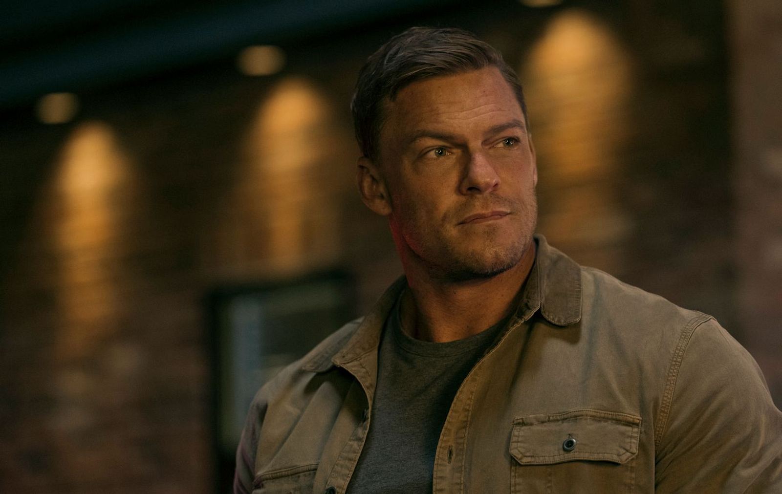 „Reacher“ Staffel 3: Endlich! Der erste Trailer verrät das Startdatum ...