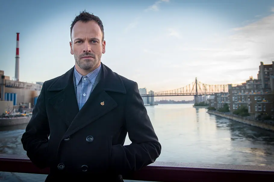 Elementary am 13. Januar 2026 um 03:35 Uhr auf sixx - TV Movie