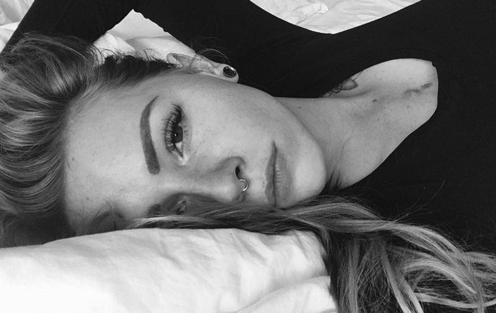 Berlin - Tag und Nacht: Denise Duck (Emmi) nackt auf Instagram