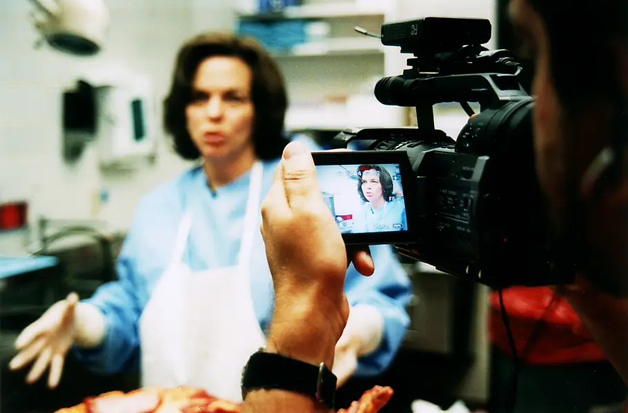 Dr. G - Beruf: Gerichtsmedizinerin am 12. Januar 2026 um 03:55 Uhr auf ...