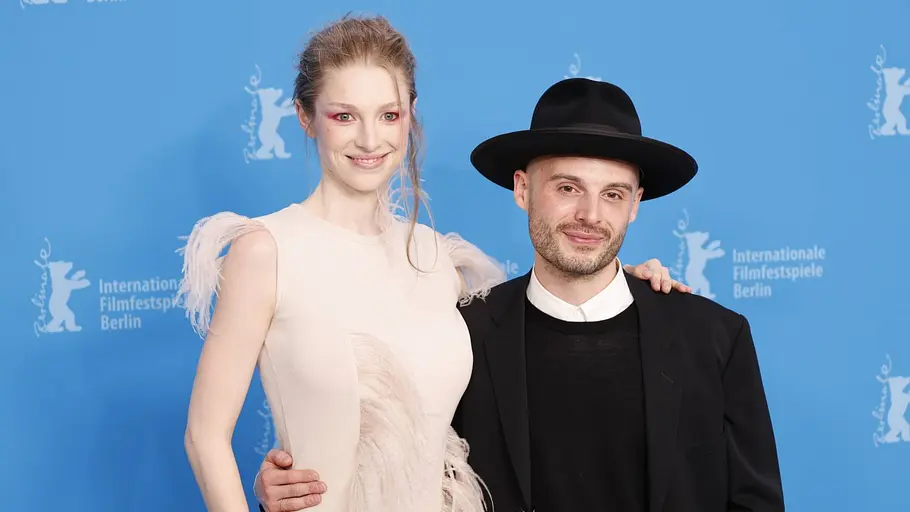 „Cuckoo“: Das sagen die Stars zum abgedrehtesten Horrorfilm des Jahres!