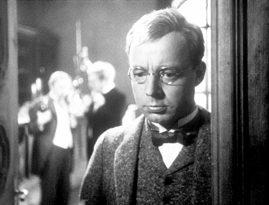 秋山静香 上品な熟女奥様が夫の単身赴任中にAVデビューで恥ずかしそうにスレンダー巨乳を開いておもちゃ責めでイカされちゃう