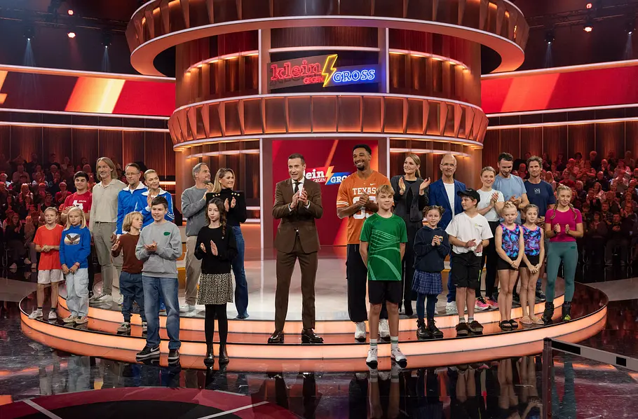 „Klein gegen Groß“ heute in TV & Stream: Gäste, Duelle und ein ...