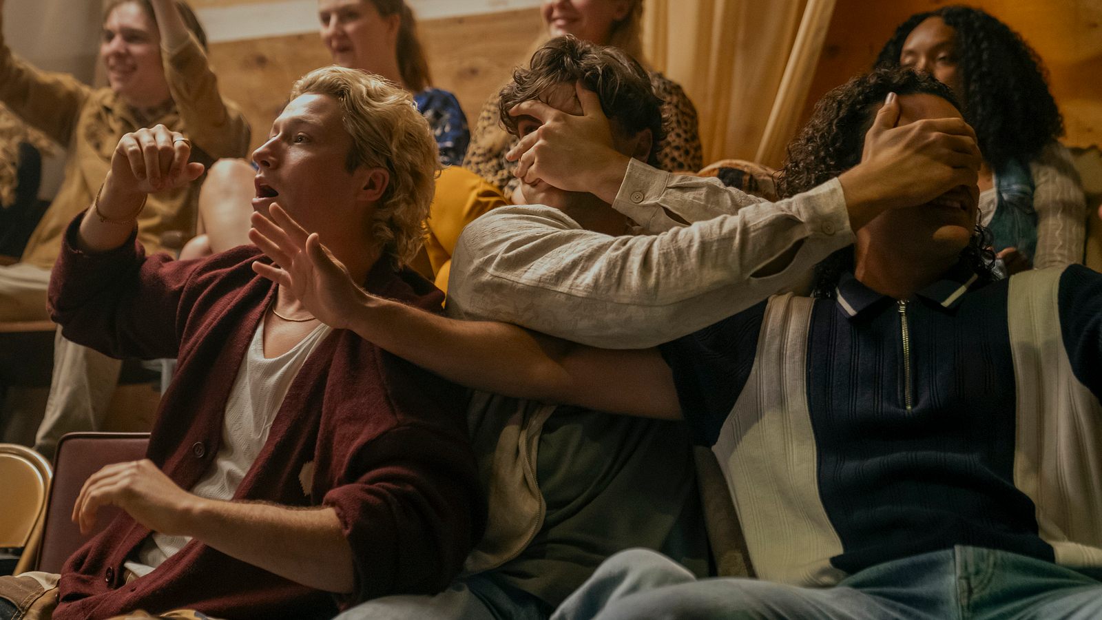 „Off Campus“: Sind dir alle Easter Eggs & versteckten Botschaften ...