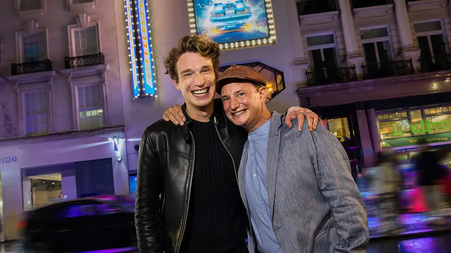 „Zurück in die Zukunft – Das Musical“: Keine Zeit für Netflix – Interview mit Marty-Darsteller ...