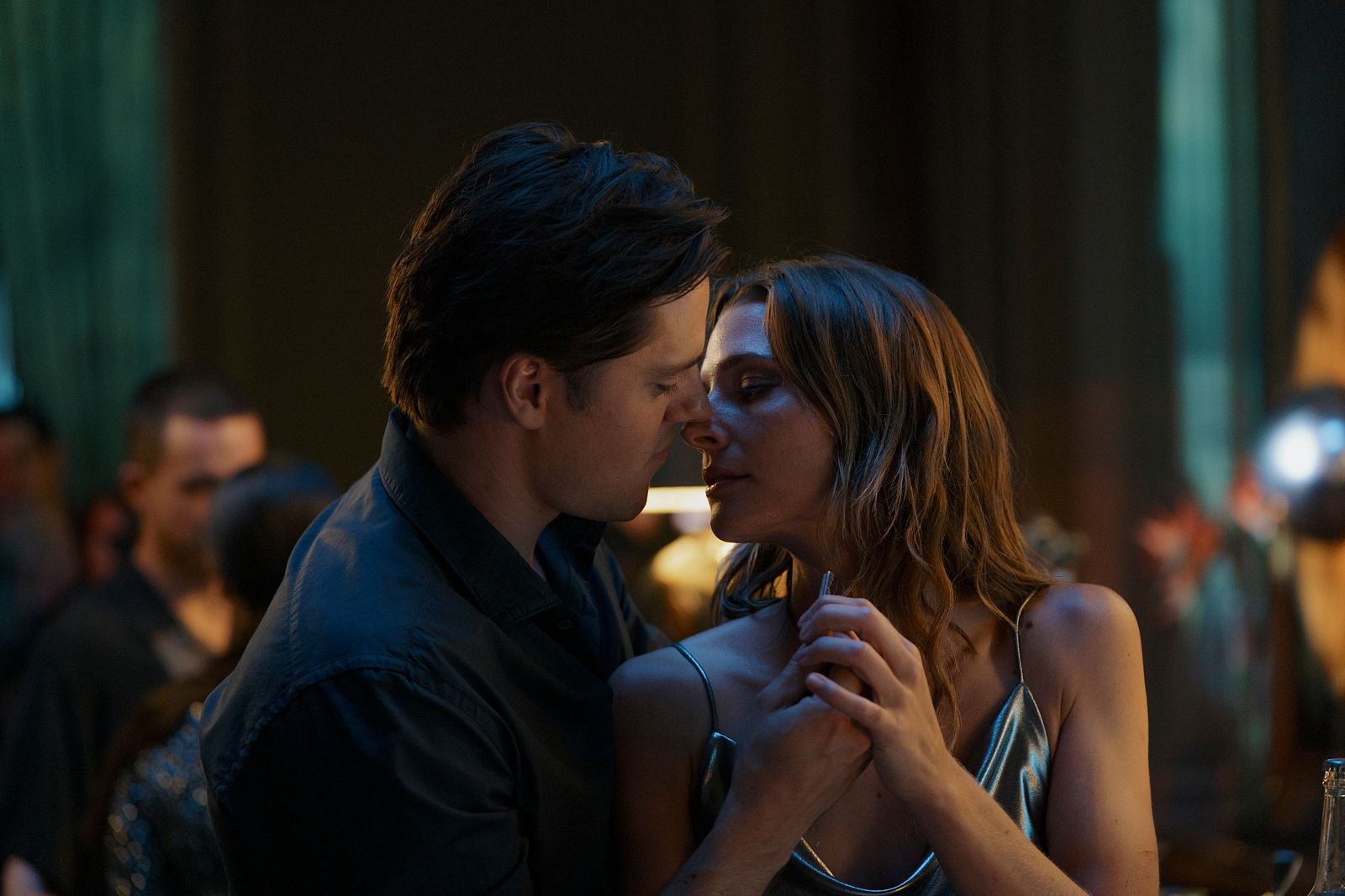 „Fall for Me“ auf Netflix: Hält der deutsche Erotik-Thriller, was er ...