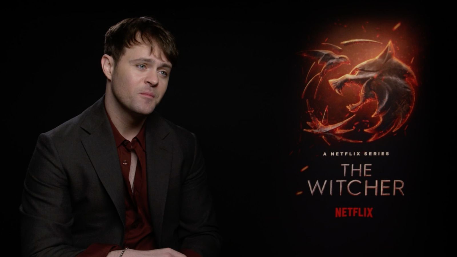 Joey Batey über die neue Dynamik mit Liam Hemsworth und den wahren Kern ...